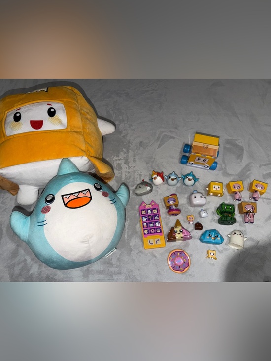 lankybox | Toys | Blue Shark Plush And Assorted Mini Figure Playset ...